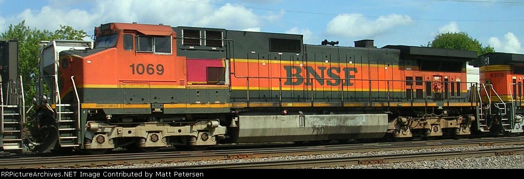 BNSF 1069